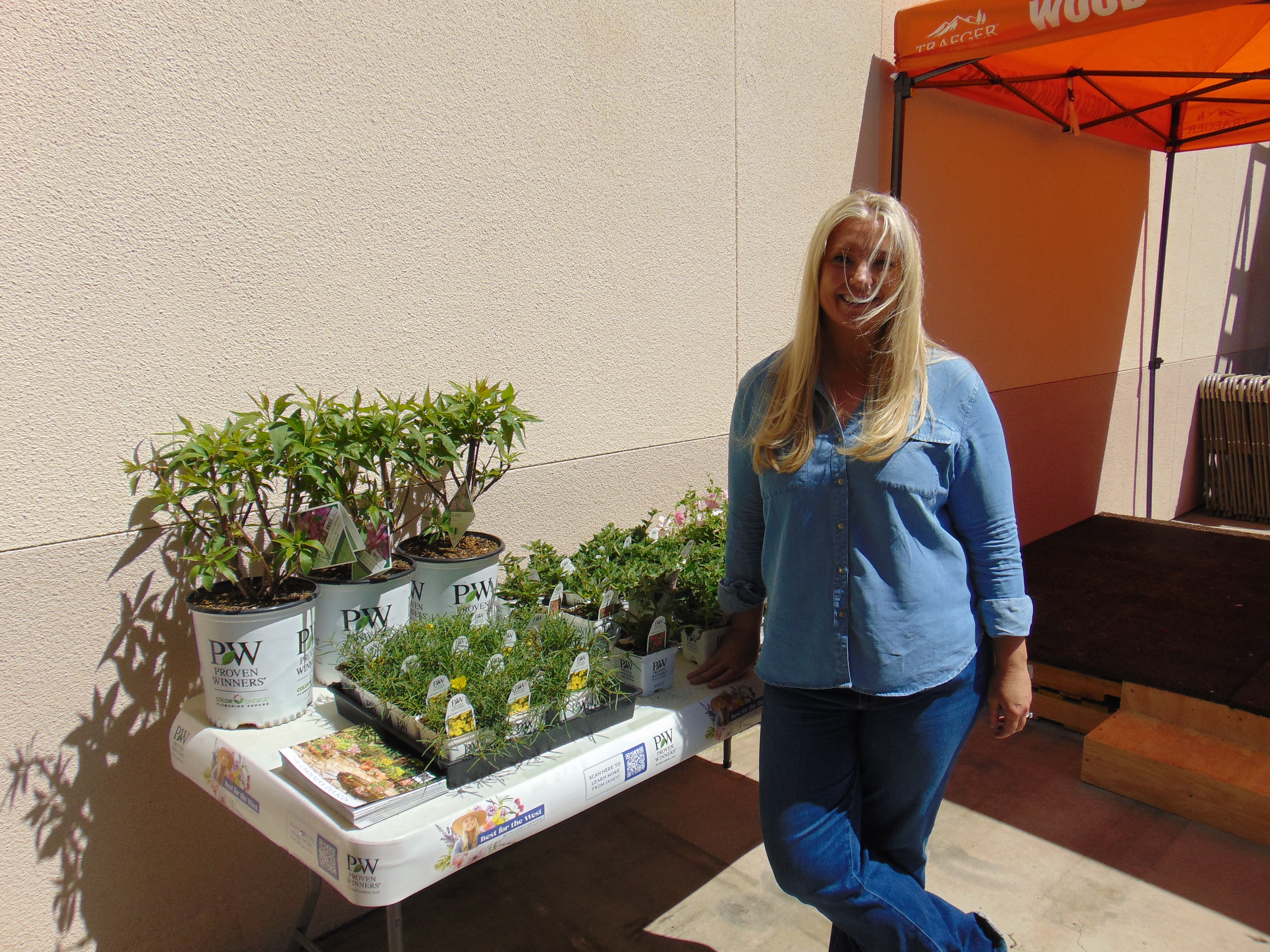 YouTuber Janey Santos Praises Garden Center at Ace Hardware | The ...